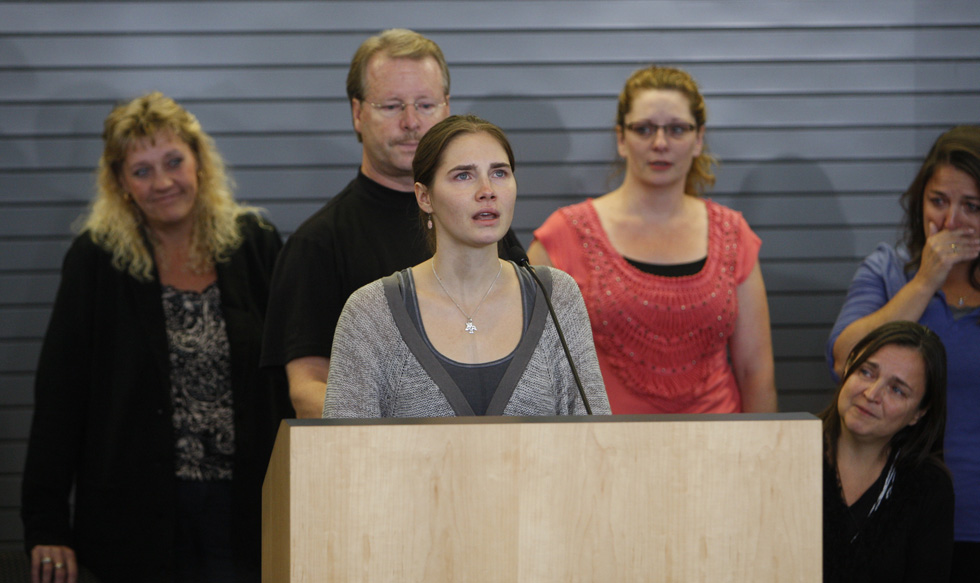 Le foto e il video del ritorno a Seattle di Amanda Knox - Il Post