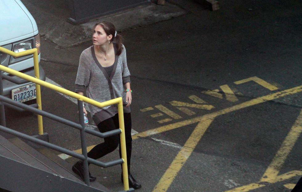 Le foto e il video del ritorno a Seattle di Amanda Knox - Il Post