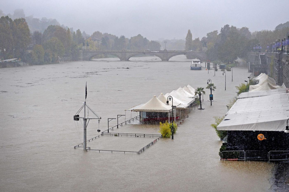 Le foto del Po e della Dora in piena a Torino - Il Post