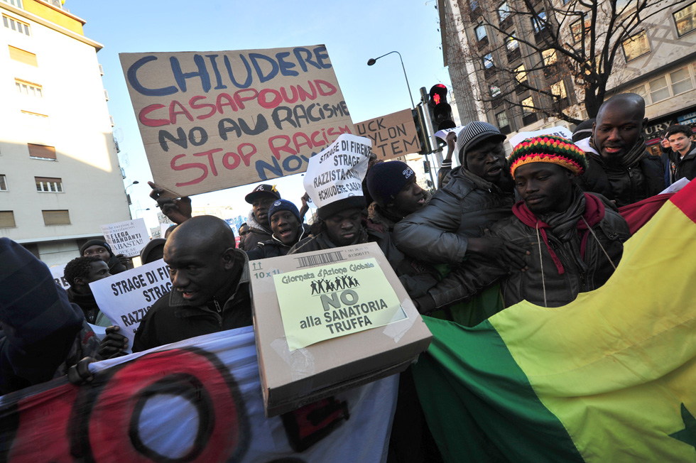 Le foto della manifestazione contro il razzismo di Firenze - Il Post