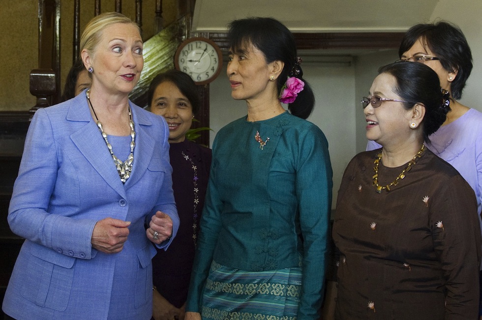 Hillary Clinton e Aung San Suu Kyi - Il Post