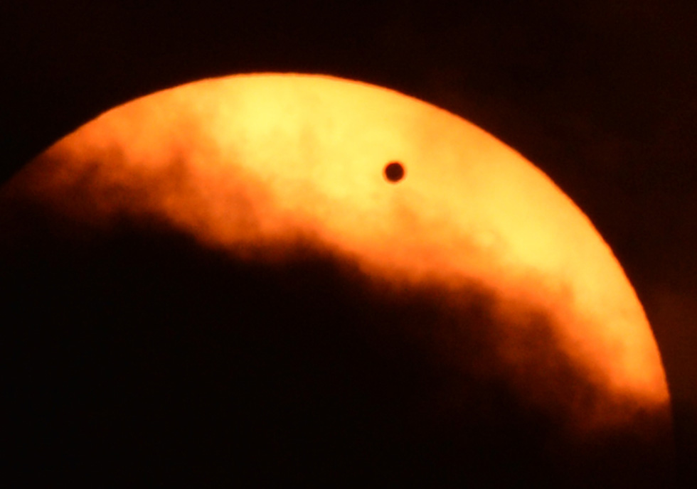 Le foto del transito di Venere - Il Post