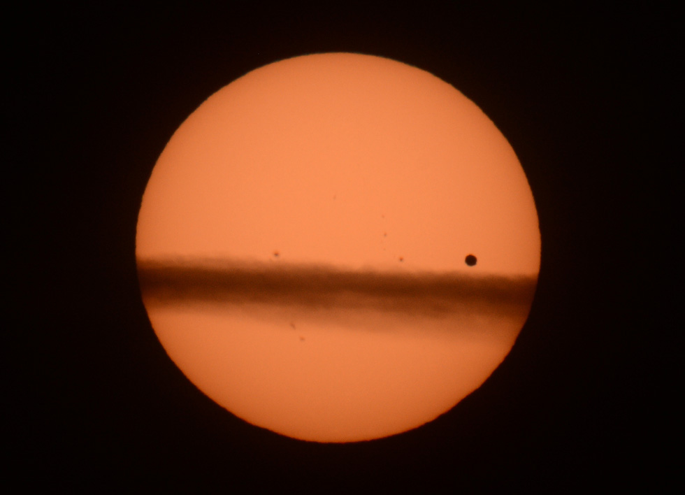 Le foto del transito di Venere - Il Post