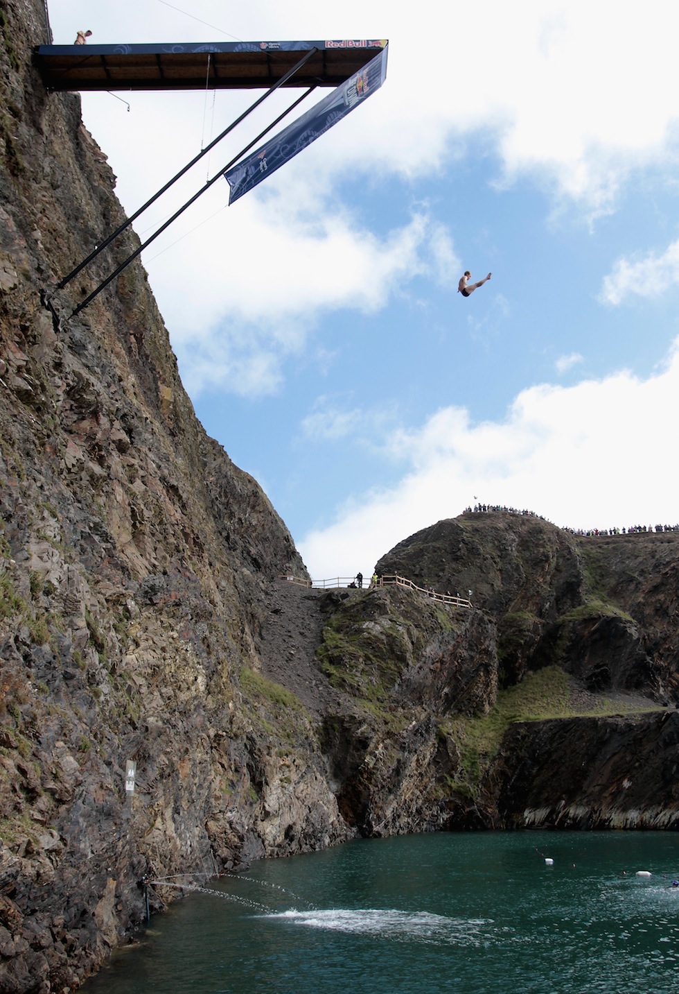 I tuffi della Red Bull Cliff Diving Competition - Il Post