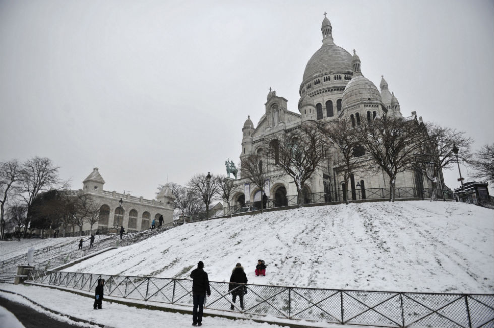 Le foto della neve a Parigi - Il Post
