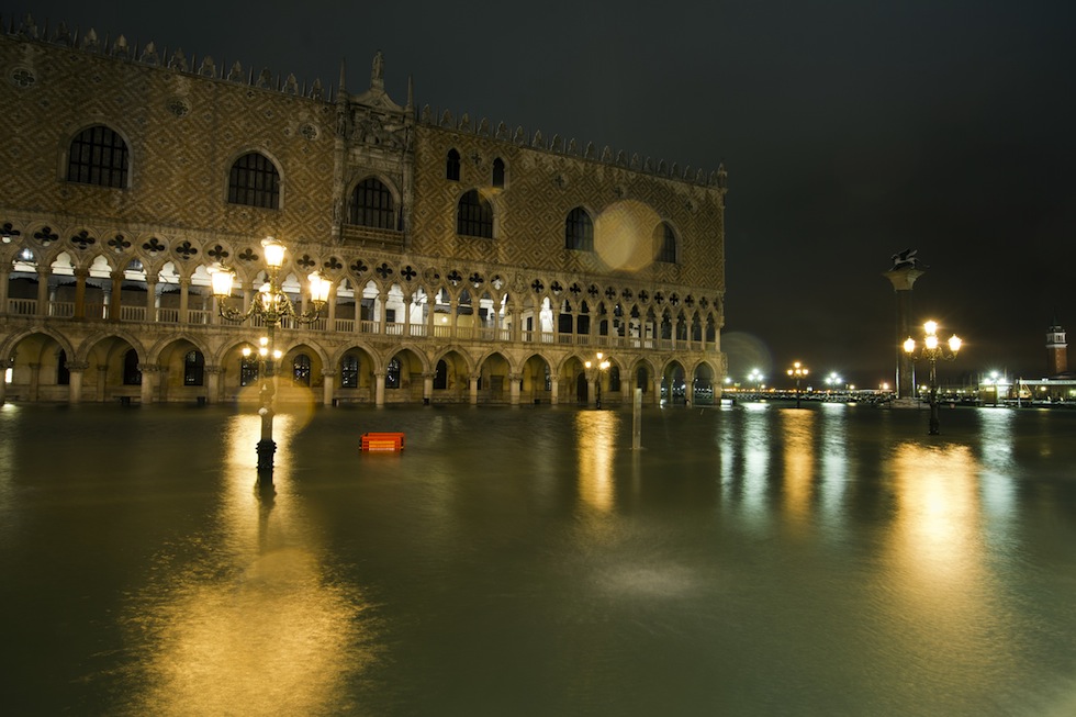Acqua alta e neve a Venezia - Il Post