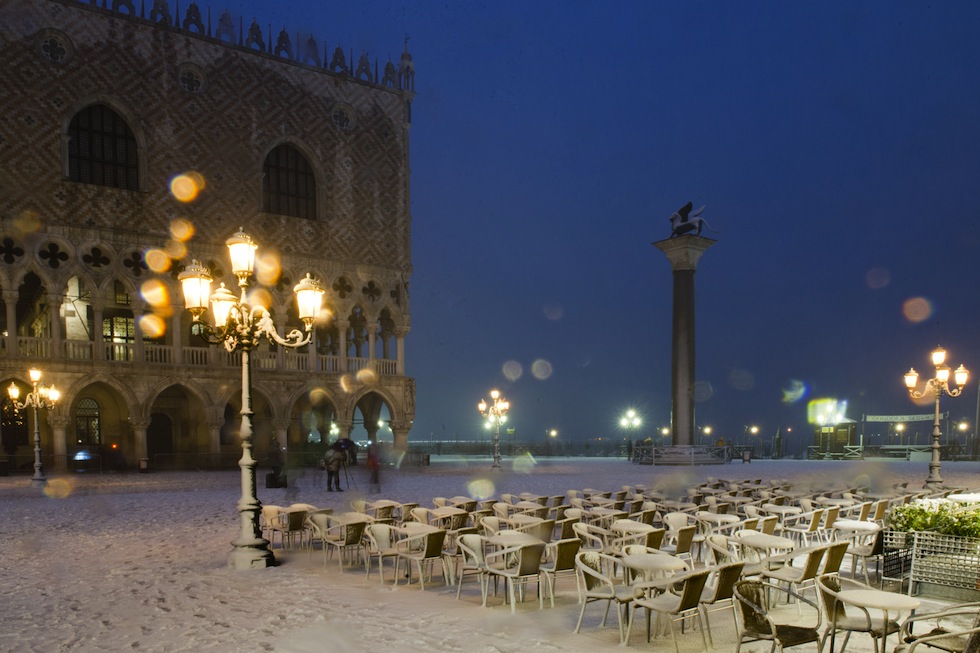 Acqua alta e neve a Venezia - Il Post
