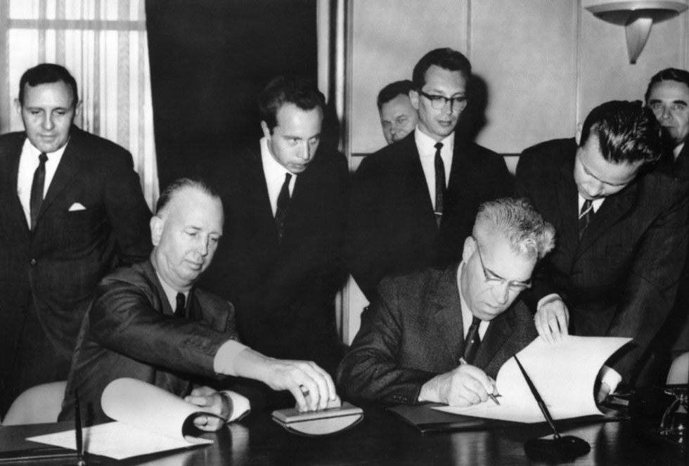La storia del Telefono Rosso