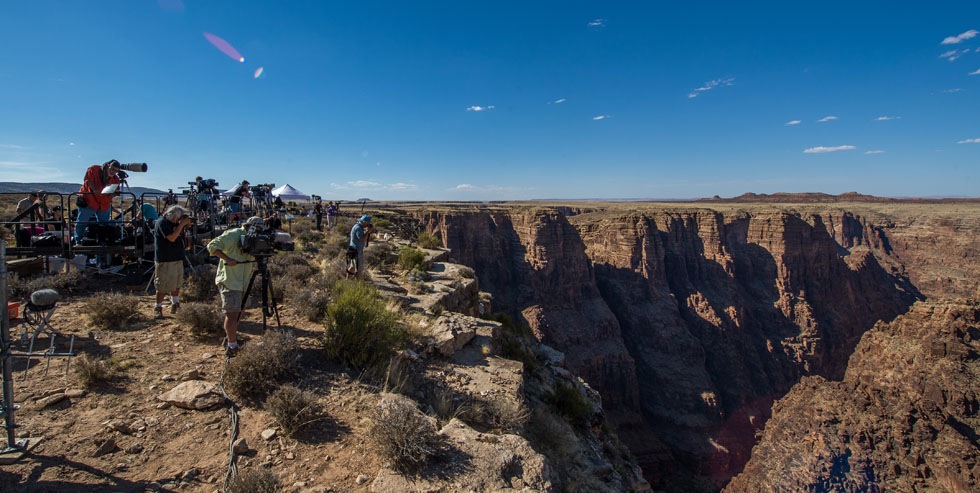 Le foto del funambolo che attraversa il Grand Canyon - Il Post