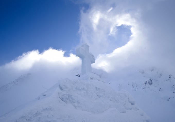 Una chiesa di ghiaccio in Romania – Foto - Il Post
