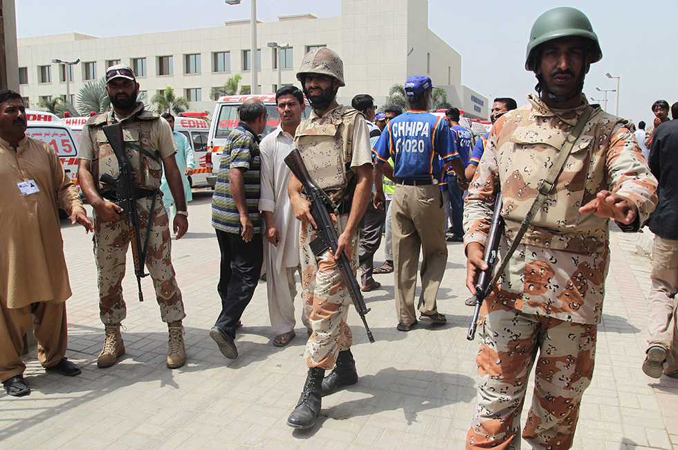 Più di 40 morti per un attentato a Karachi - Il Post