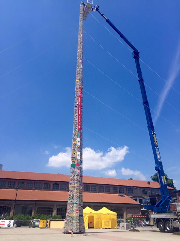 La torre Lego più alta del mondo, a Milano - Il Post