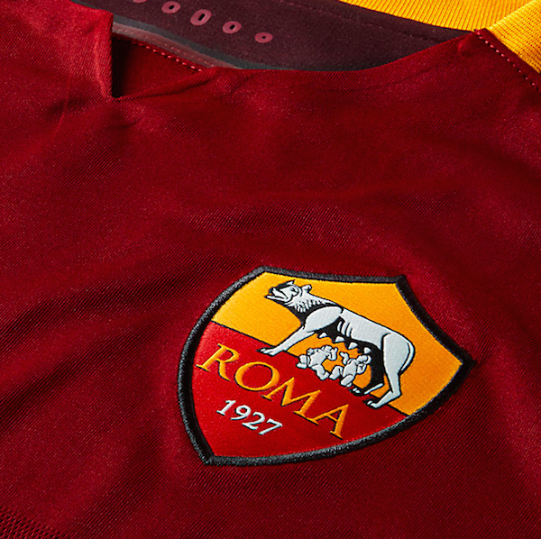 La nuova maglia della Roma per la stagione 2015-2016 - Il Post