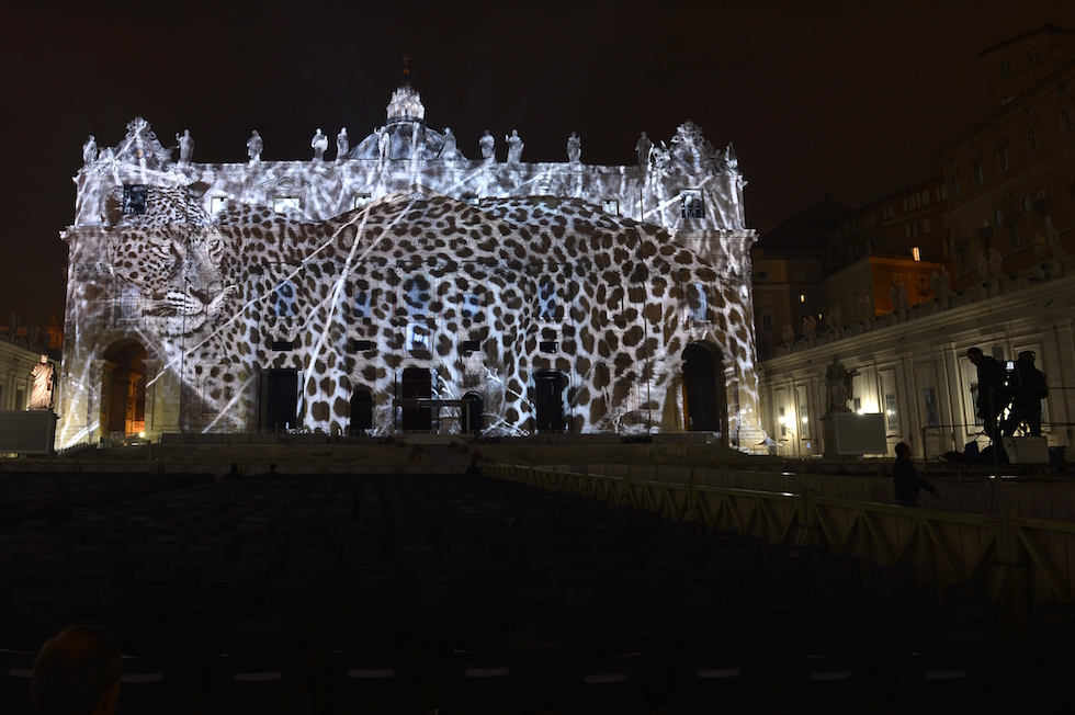 Le foto di “Fiat Lux” a San Pietro - Il Post