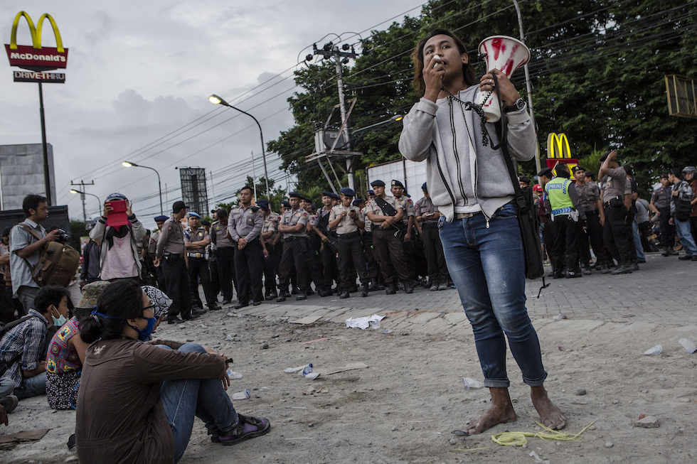 La vita difficile delle persone transgender in Indonesia - Il Post