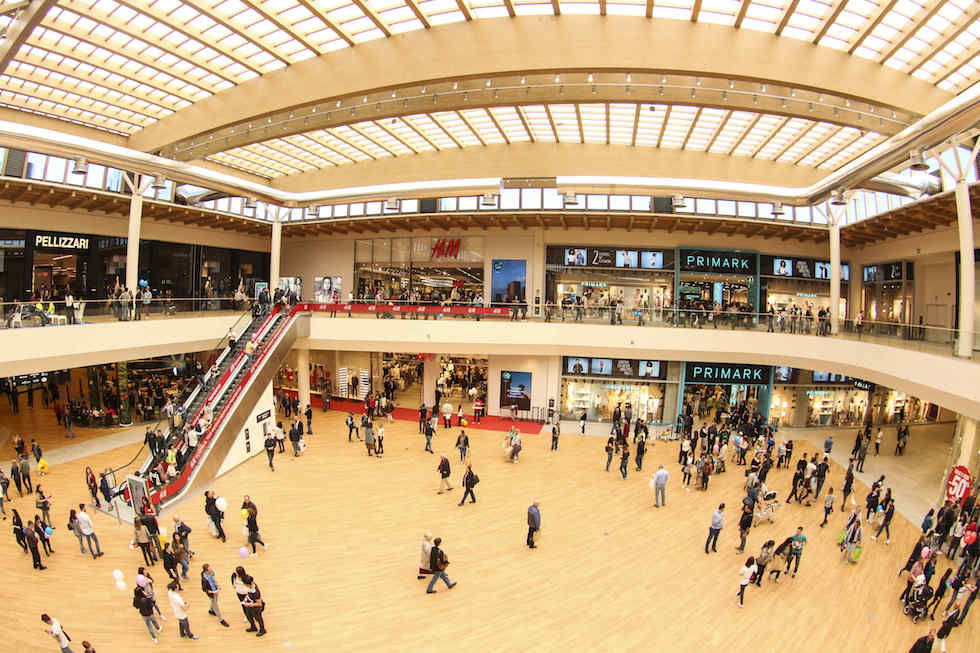 Le foto del nuovo grande centro commerciale di Arese (con Primark e KFC dentro) - Il Post