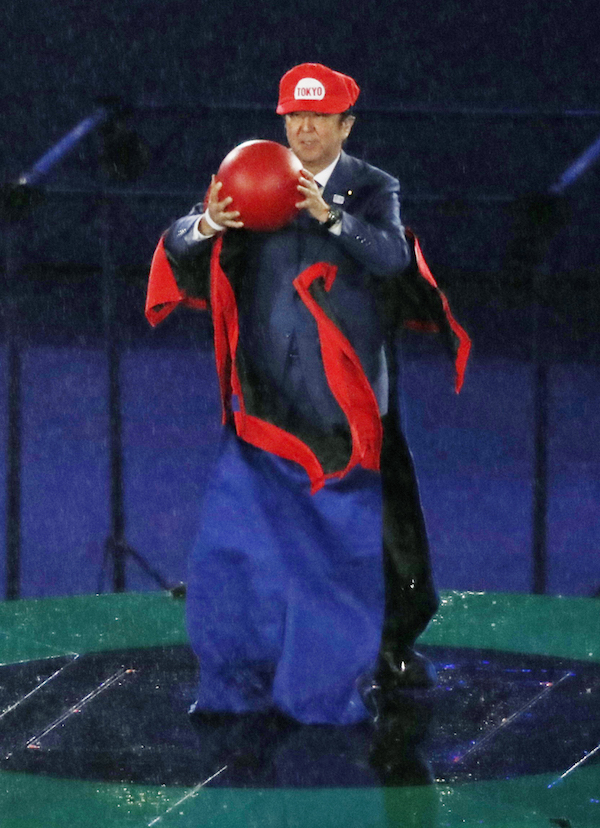 Shinzo Abe si è vestito da Super Mario - Il Post