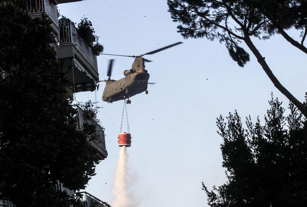 Le foto dell'incendio di martedì a Roma - Il Post