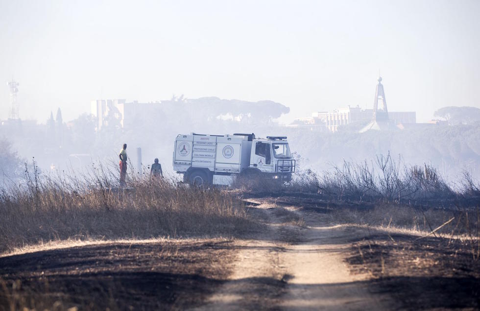 Le foto dell’incendio di martedì a Roma - Il Post