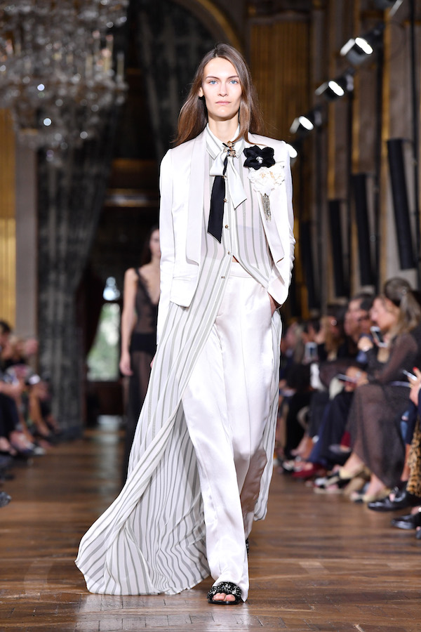 Com'è la prima collezione di Bouchra Jarrar per Lanvin - Il Post