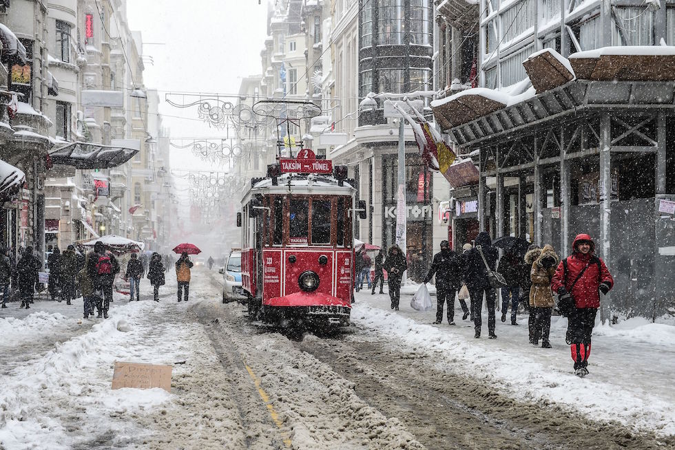 Le solite belle foto della neve a Istanbul - Il Post
