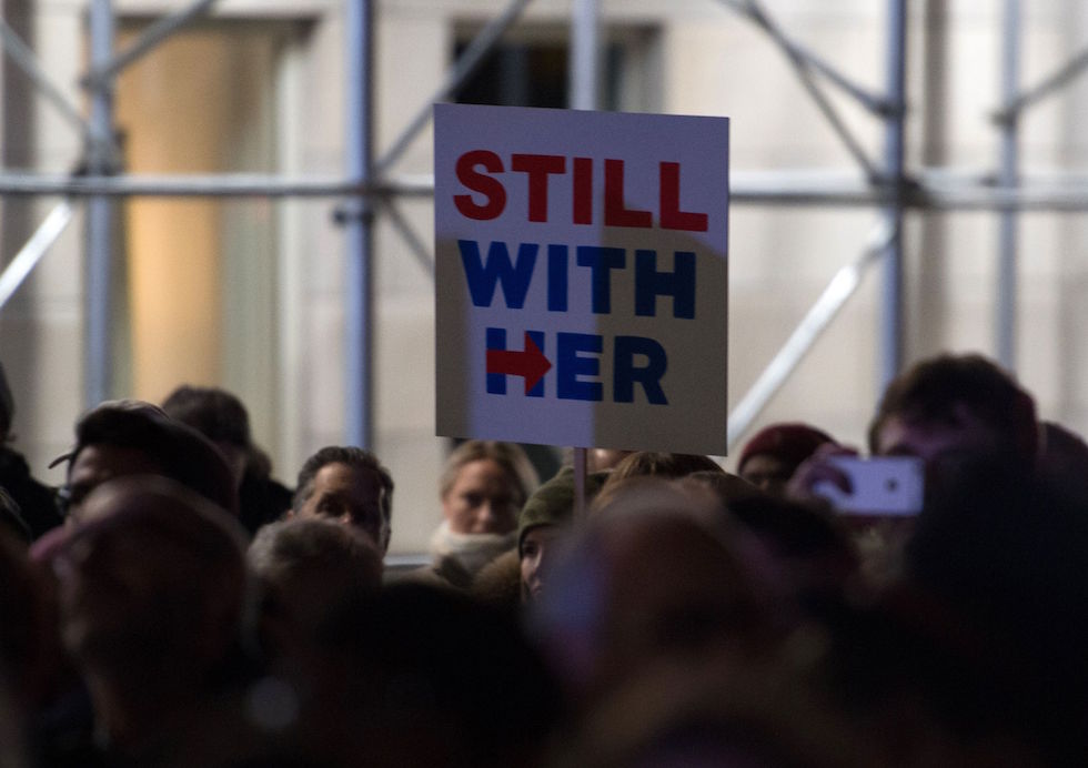 Le foto della manifestazione We Stand United, contro Trump - Il Post