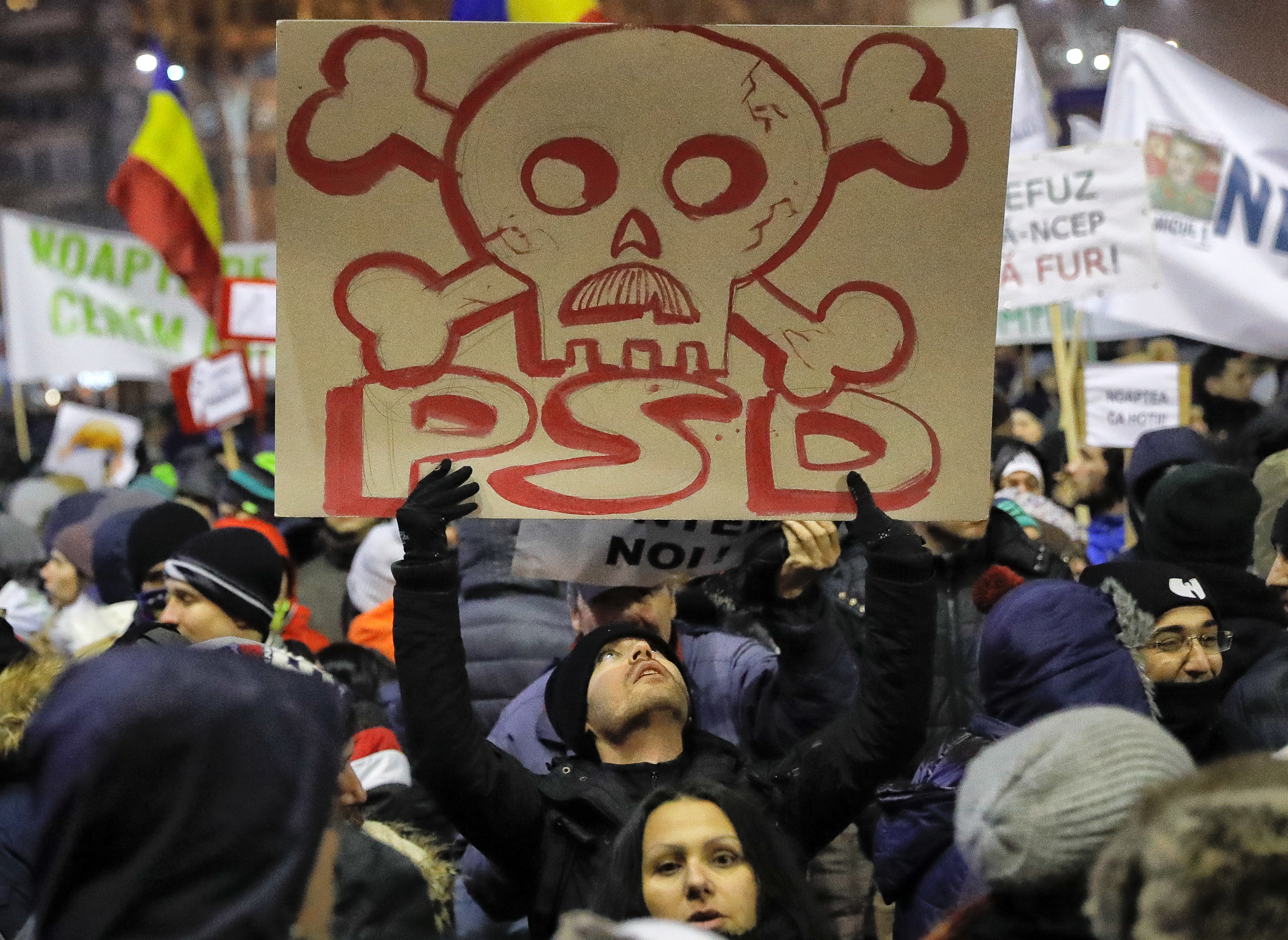 In Romania ci sono le più grandi proteste di piazza dalla caduta del ...