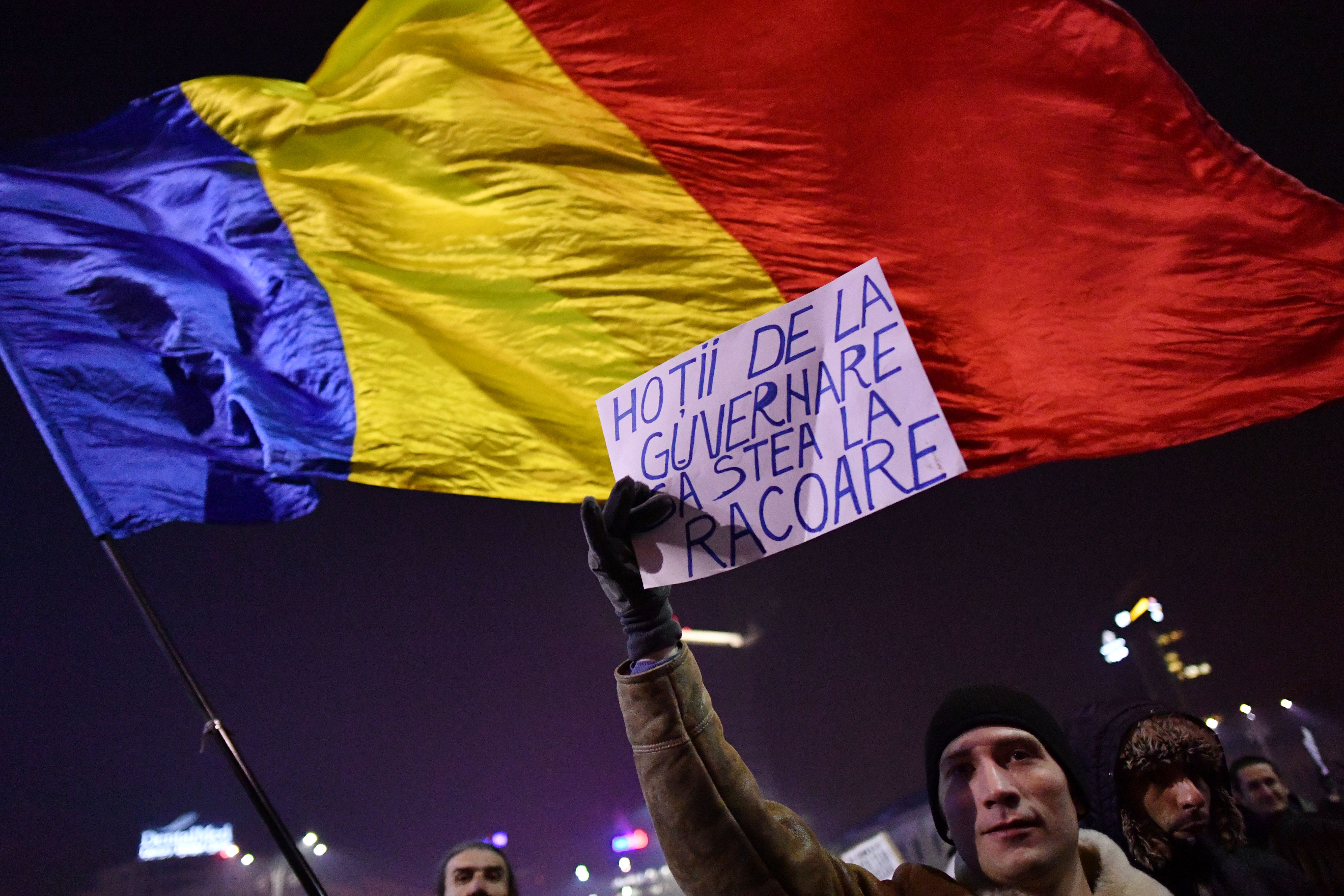 In Romania ci sono le più grandi proteste di piazza dalla caduta del ...