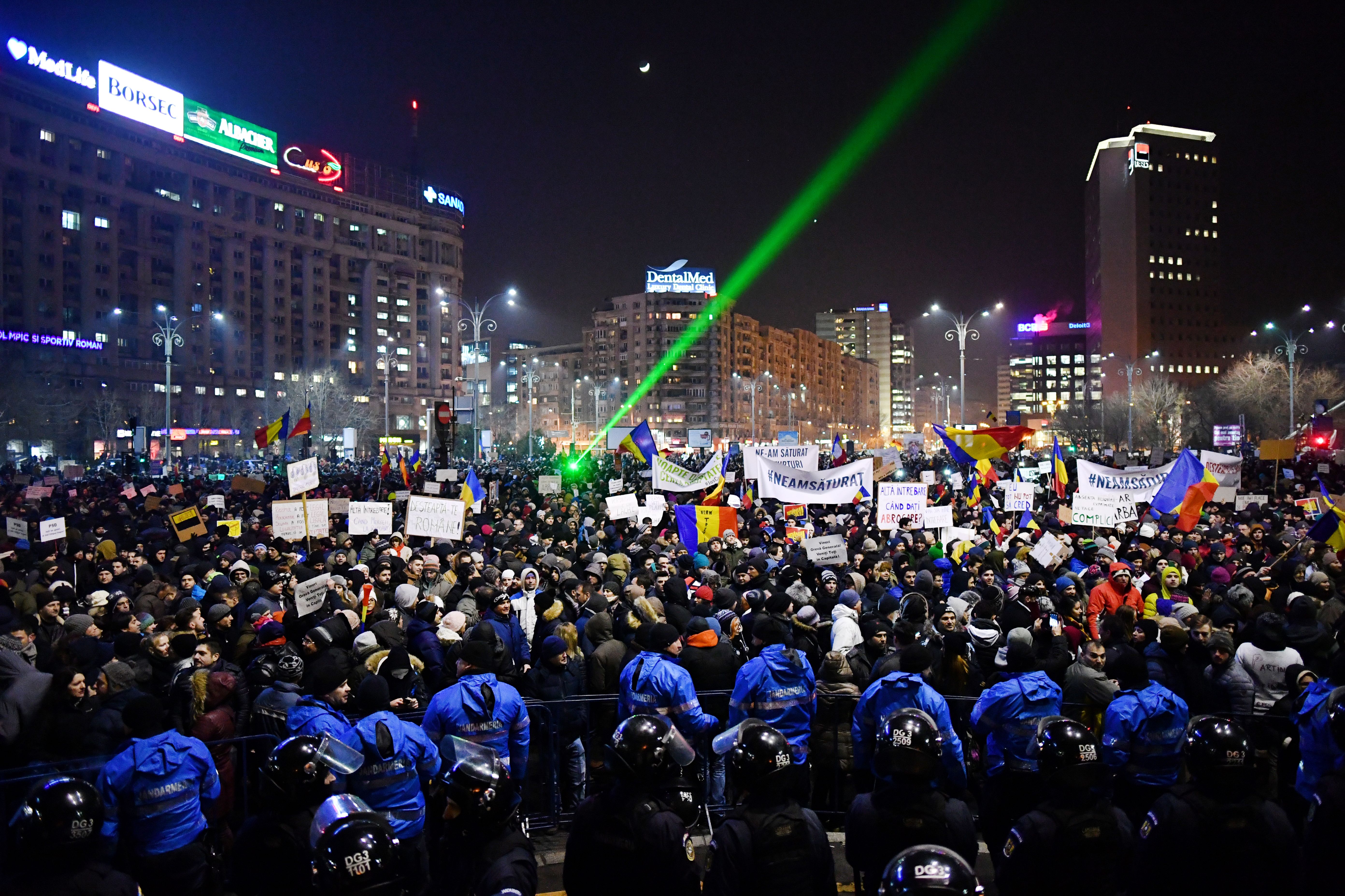 In Romania ci sono le più grandi proteste di piazza dalla caduta del ...