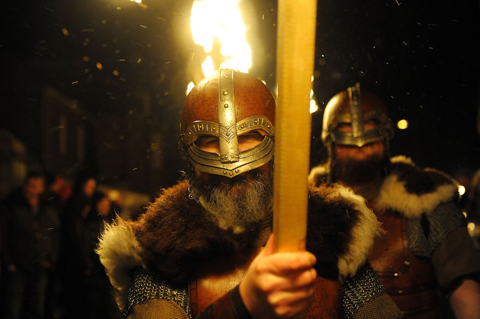 Vichinghi e fuoco, in Scozia - Il Post