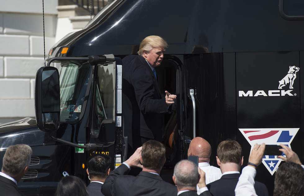 Donald Trump voleva solo giocare con un grosso camion - Il Post