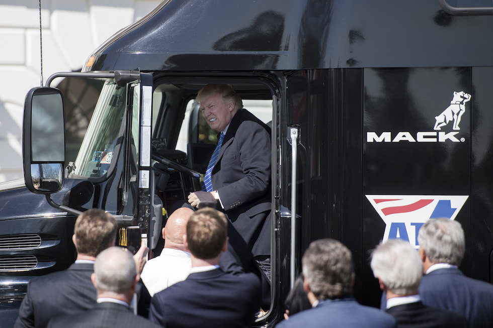 Donald Trump voleva solo giocare con un grosso camion - Il Post