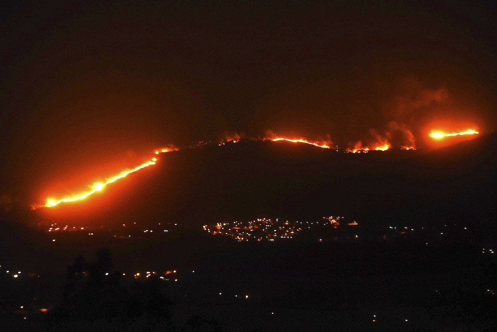 Le foto dei grandi incendi in Portogallo e Spagna - Il Post