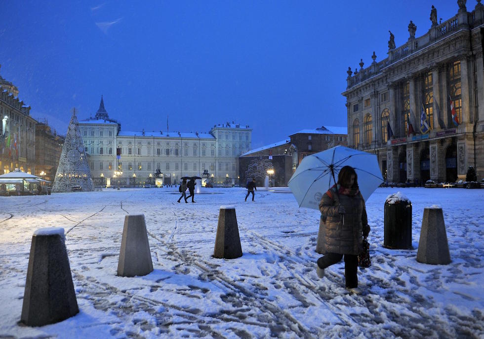 Le foto della prima neve a Torino - Il Post