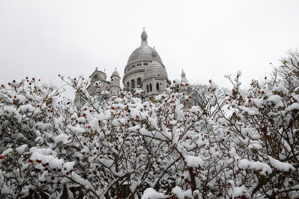 Foto di primavera e neve a Parigi - Il Post