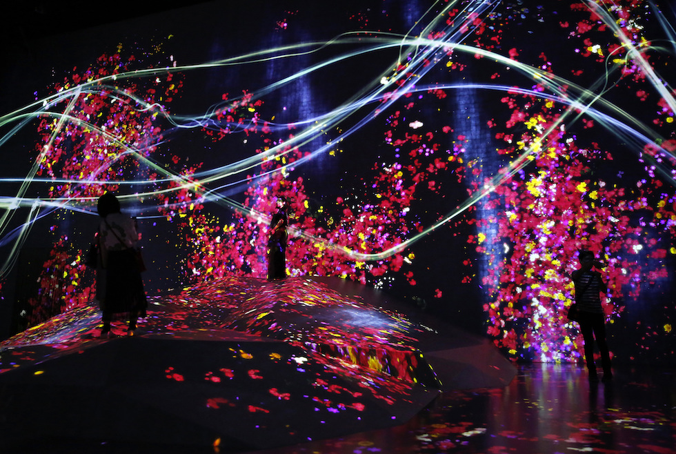 Le foto del museo di arte digitale di Tokyo - Il Post