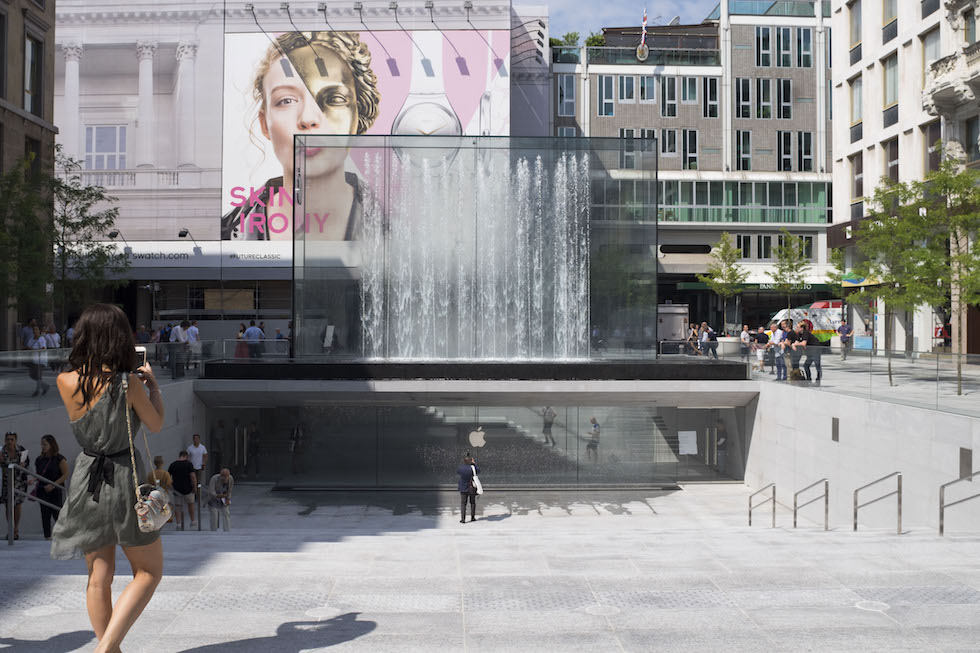 Le foto del nuovo Apple Store di Milano - Il Post