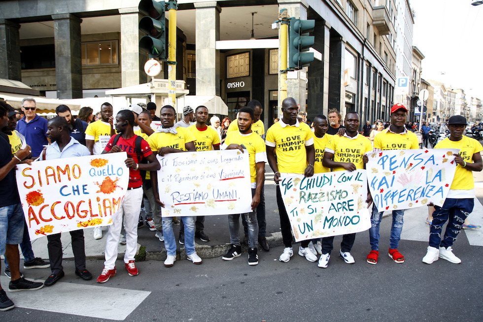 Le foto della manifestazione contro il razzismo a Milano - Il Post