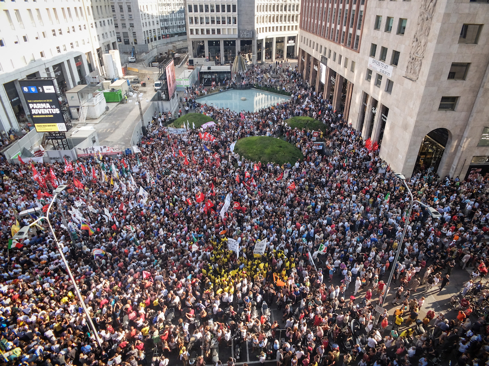 Le foto della manifestazione contro il razzismo a Milano - Il Post