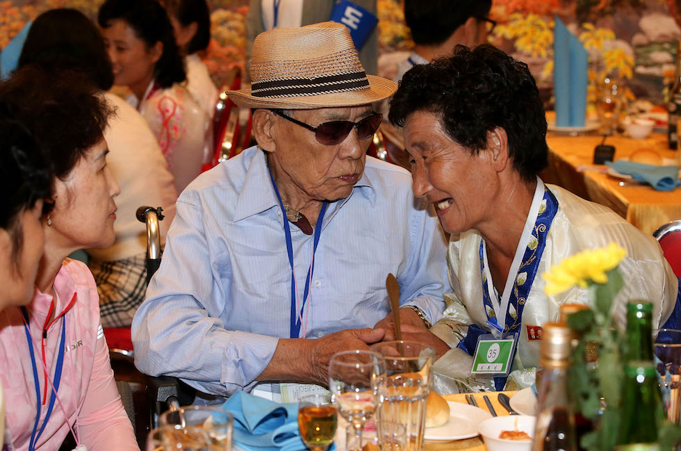 Le foto delle famiglie coreane riunite - Il Post