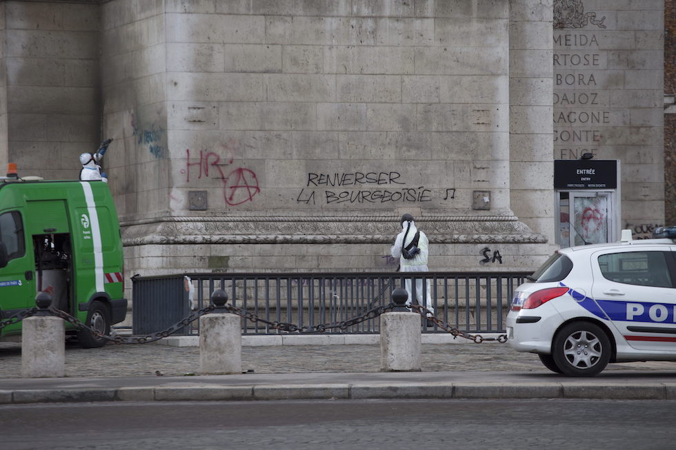 I graffiti delle proteste di Parigi, in foto - Il Post