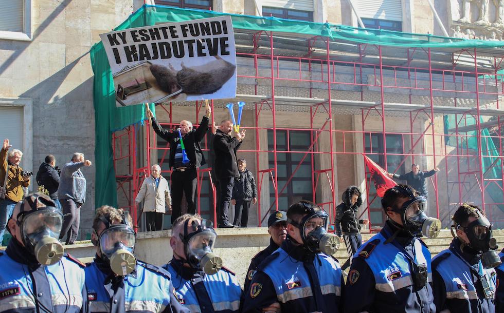 Le foto degli scontri a Tirana - Il Post