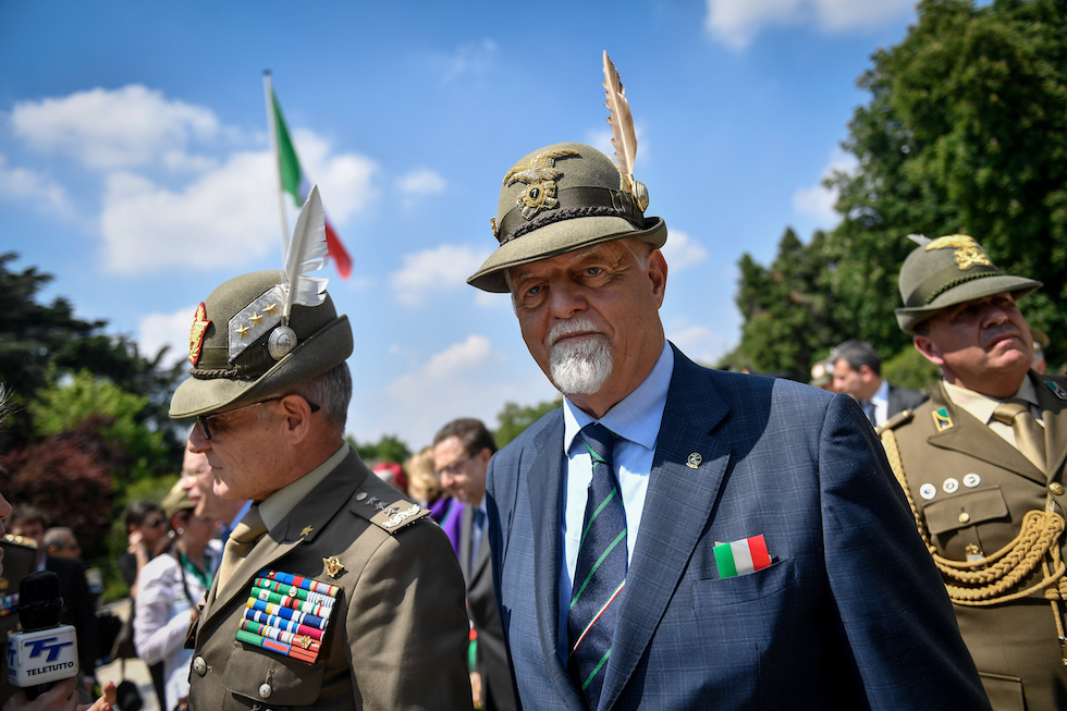 Le foto dell'adunata nazionale degli alpini a Milano - Il Post