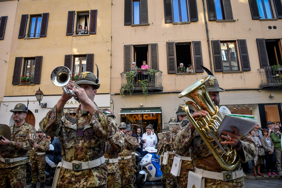 Le foto dell'adunata nazionale degli alpini a Milano - Il Post
