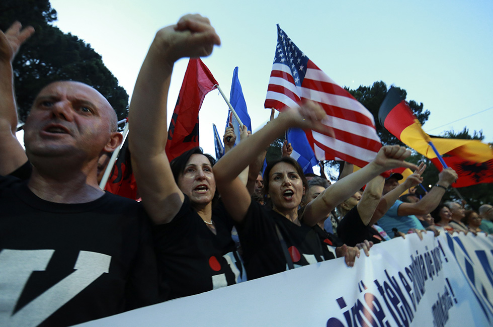 Le nuove proteste contro il governo in Albania - Il Post