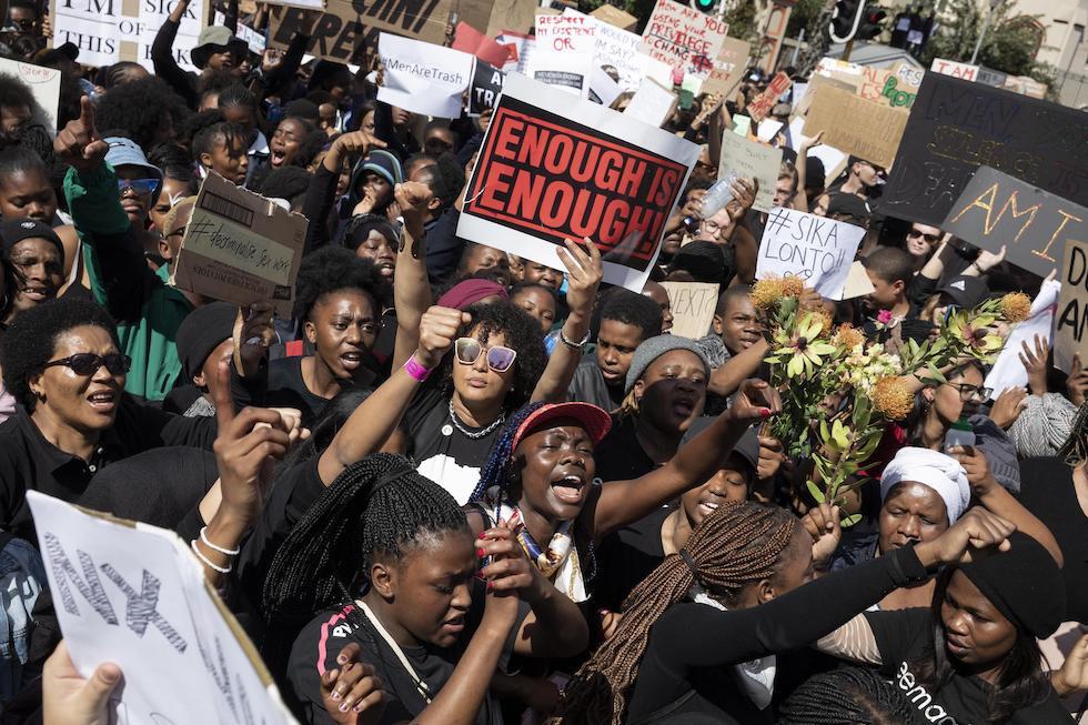La protesta delle donne sudafricane contro il femminicidio - Il Post