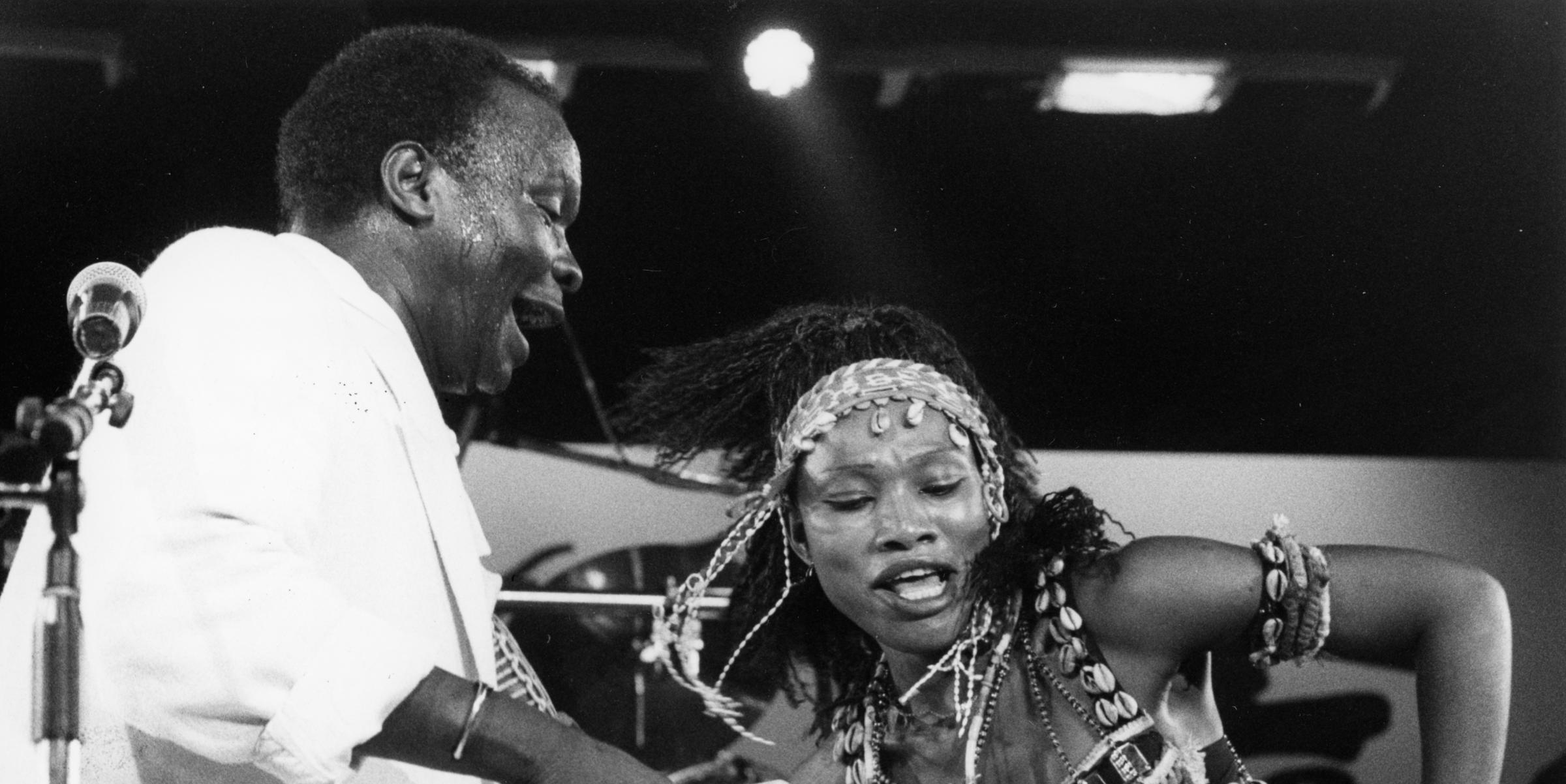 È morto a 70 anni il cantante guineano Mory Kanté, noto per la canzone ...