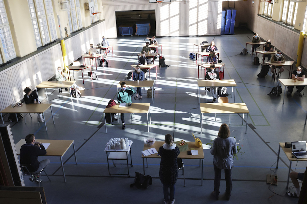 Come riaprono le scuole in Europa - Il Post