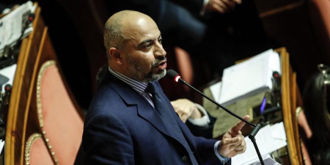 Gianluigi Paragone ha fondato un nuovo partito, "No Europa per l’Italia ...