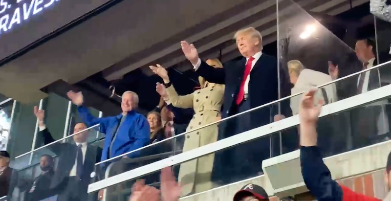 Trump ha fatto il "tomahawk chop", gesto considerato offensivo dai ...